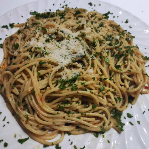 Spaghetti Aglio e Olio: Italy's Beloved Pasta Dish - Kastra Recipes